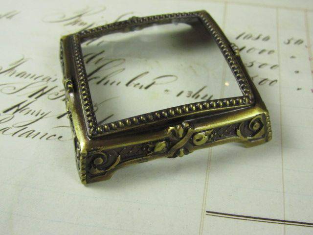 Small Magnifying Glass on Feet, Square | Papier Plume